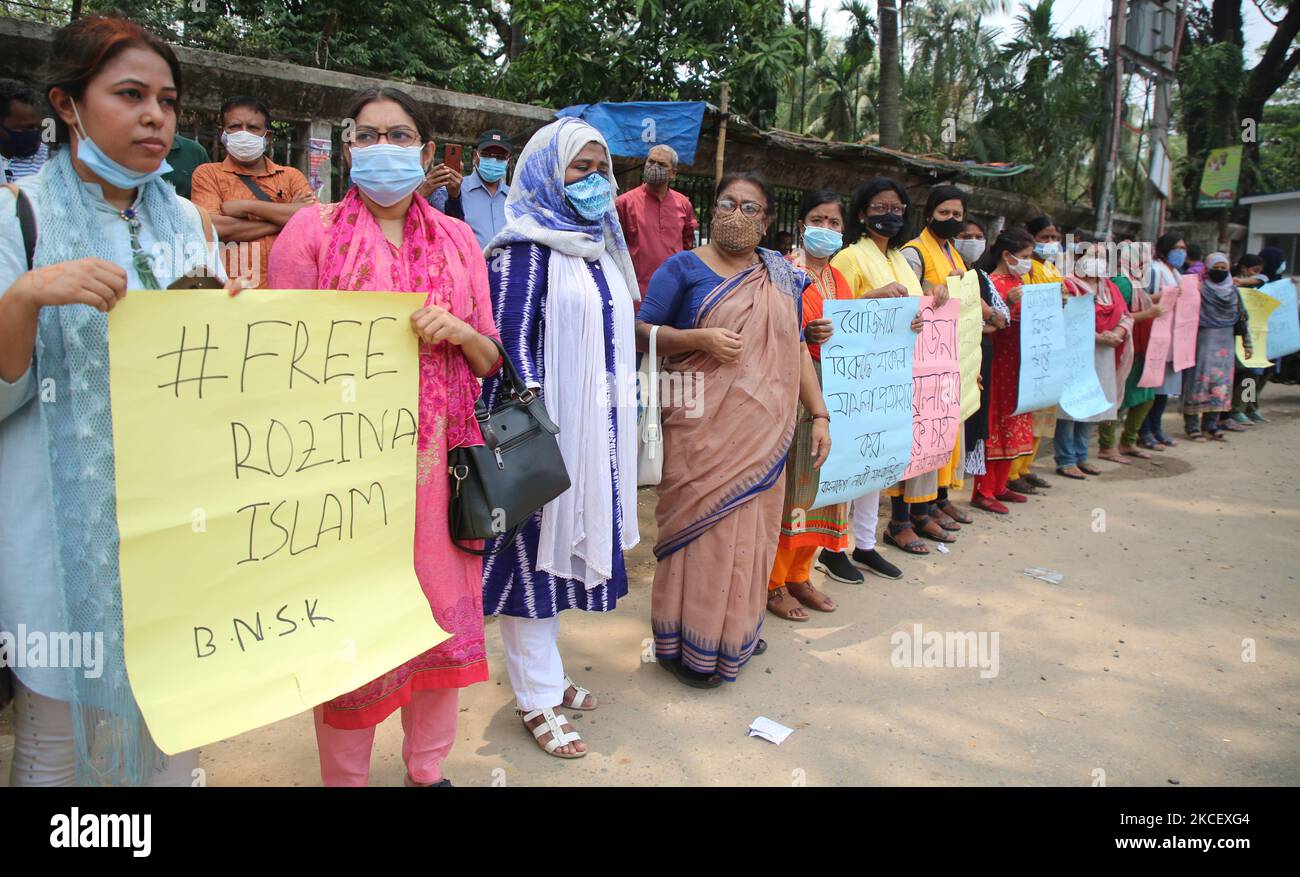 Journalists hold a demonstration in front of the Secretariat in Dhaka ...
