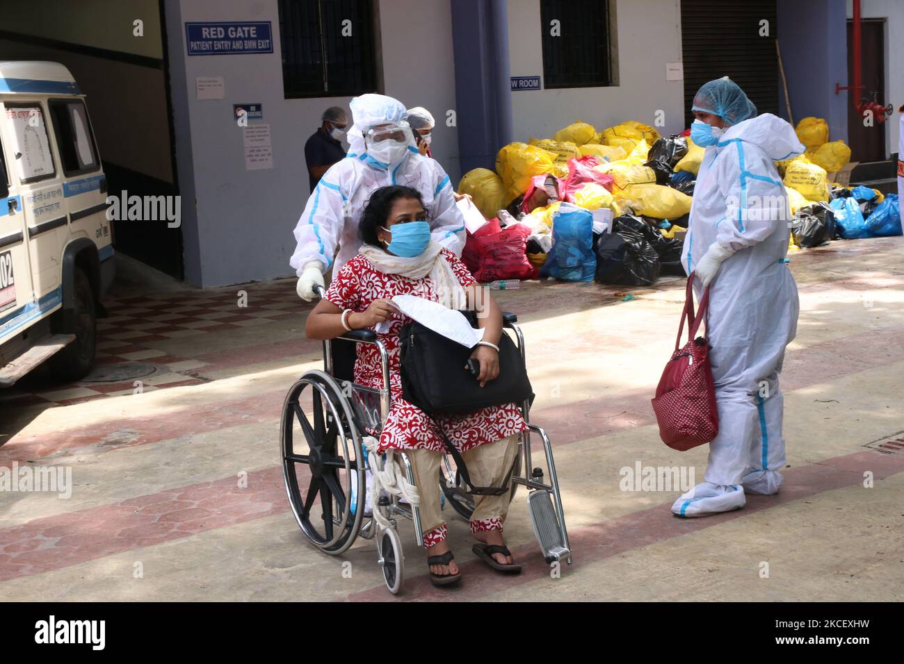 A covid-19 patient after she recovers and get release order from a ... A covid-19 patient after she recovers and get release order from a ...