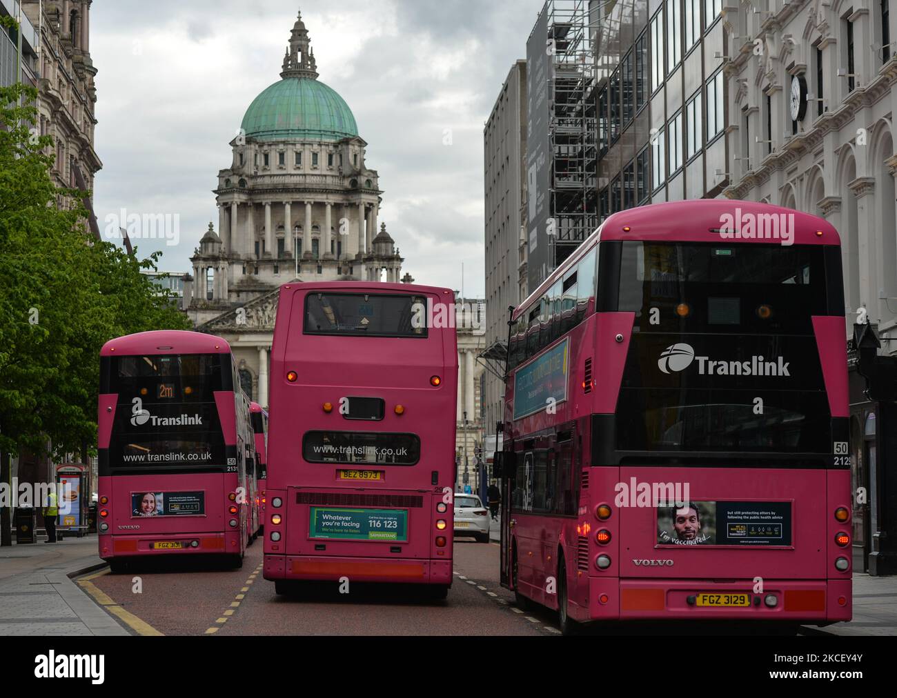 Buses belfast hi-res stock photography and images - Alamy