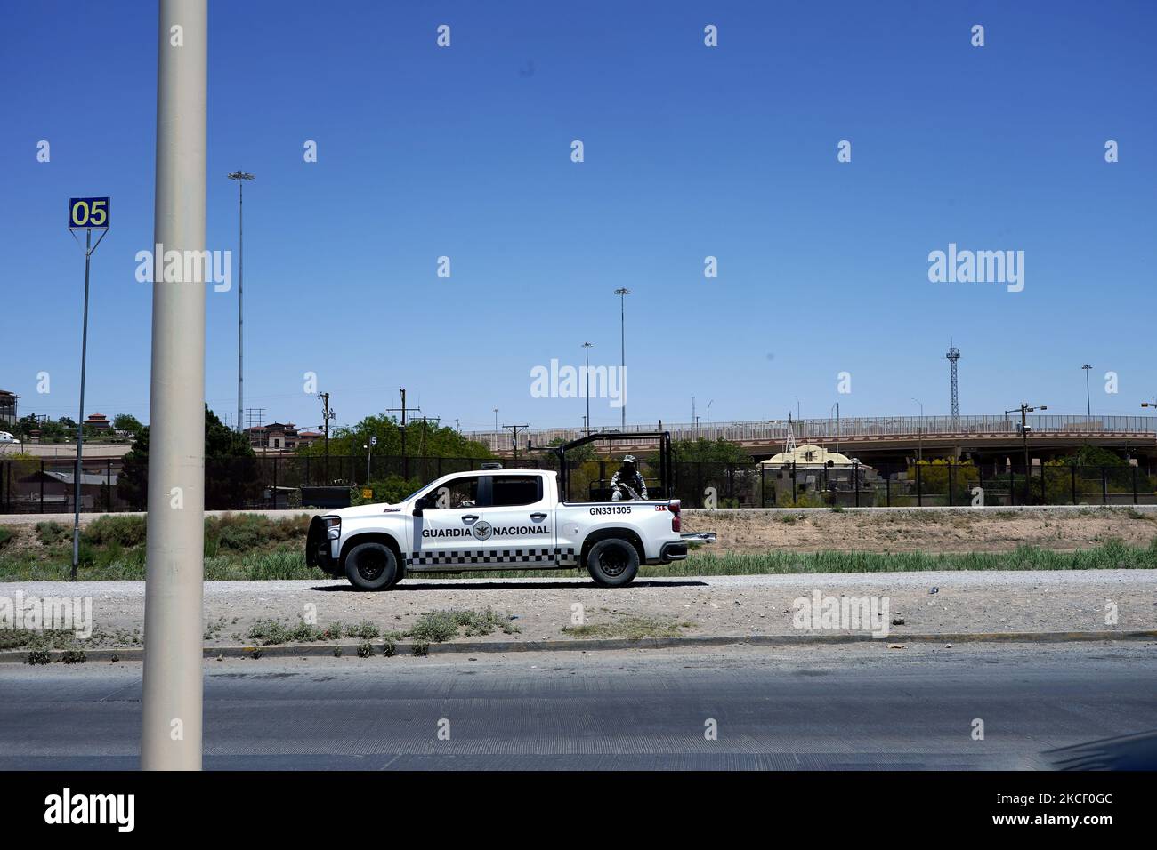 Mexican guardia nacional patrols hi-res stock photography and images ...