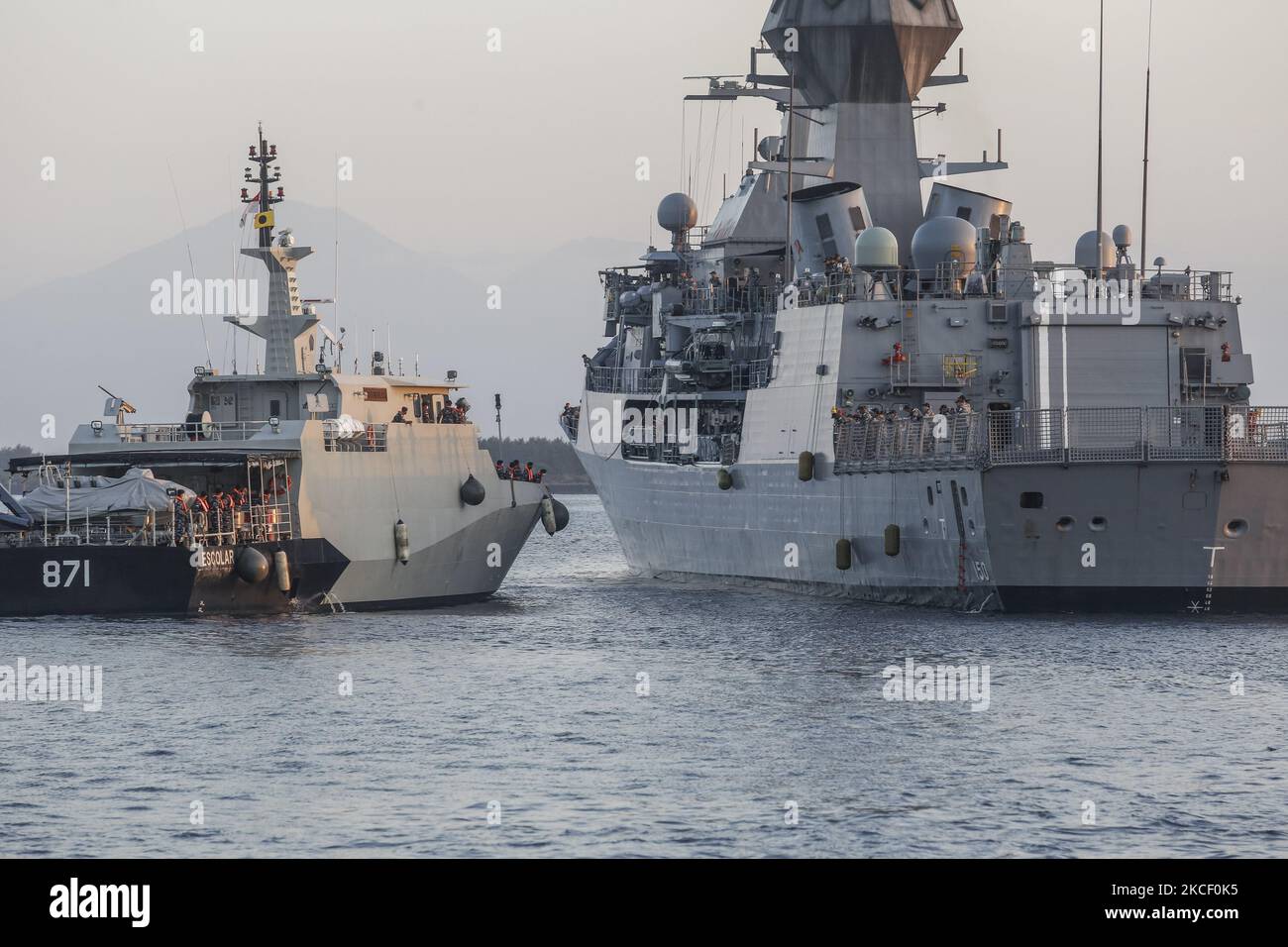 Indonesian Navy ship KRI Escolar (left) approaches Australian Navy ship ...