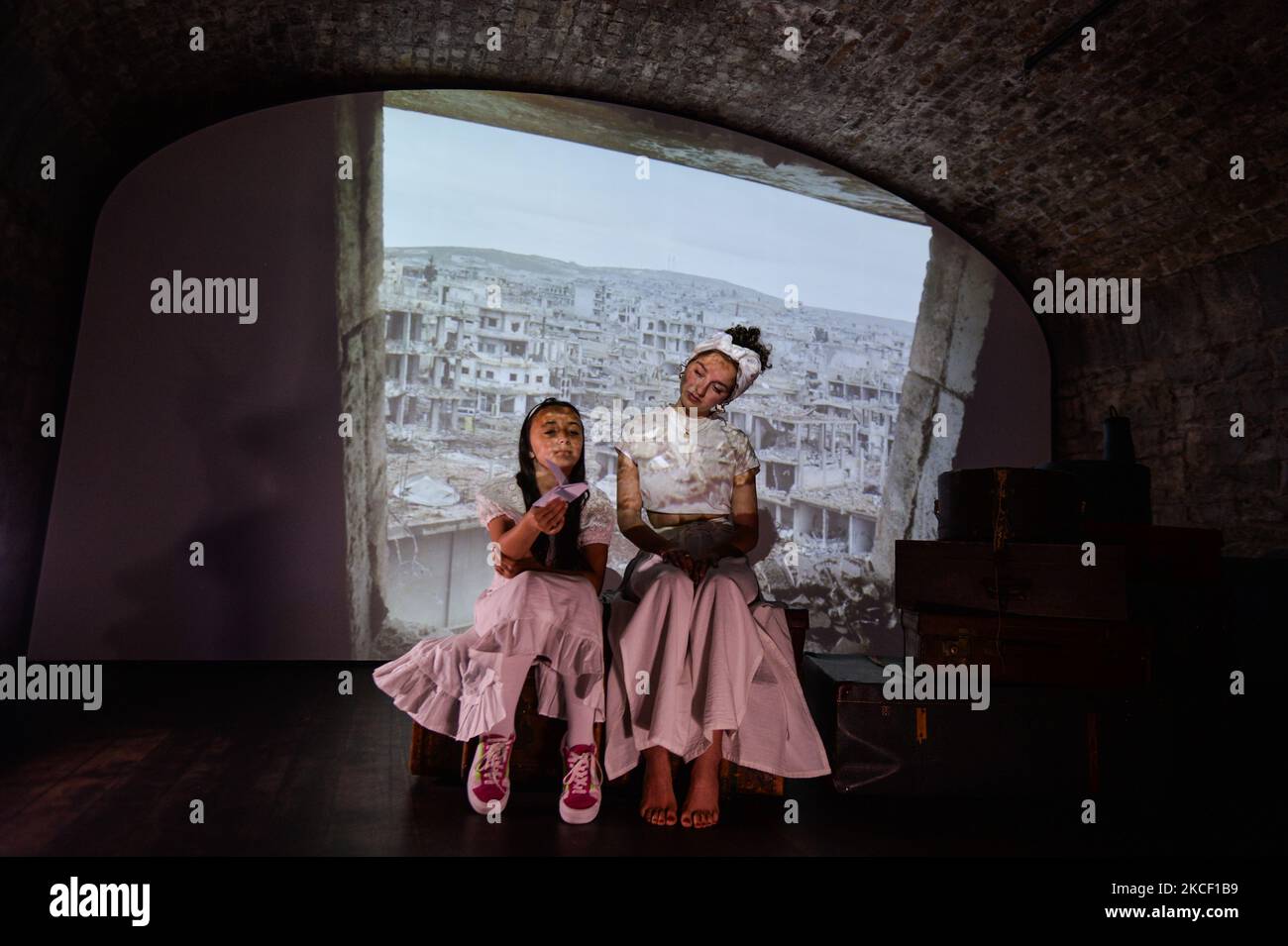 Libyan irish singer hi-res stock photography and images - Alamy