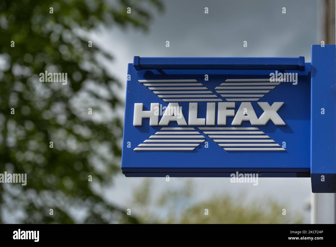 British banking brand operating hi-res stock photography and images - Alamy