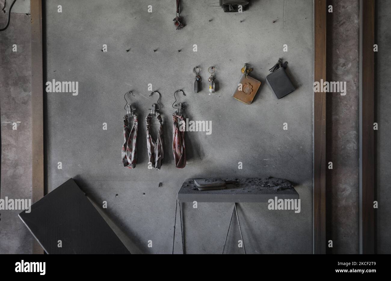 Damaged stores hi-res stock photography and images - Alamy