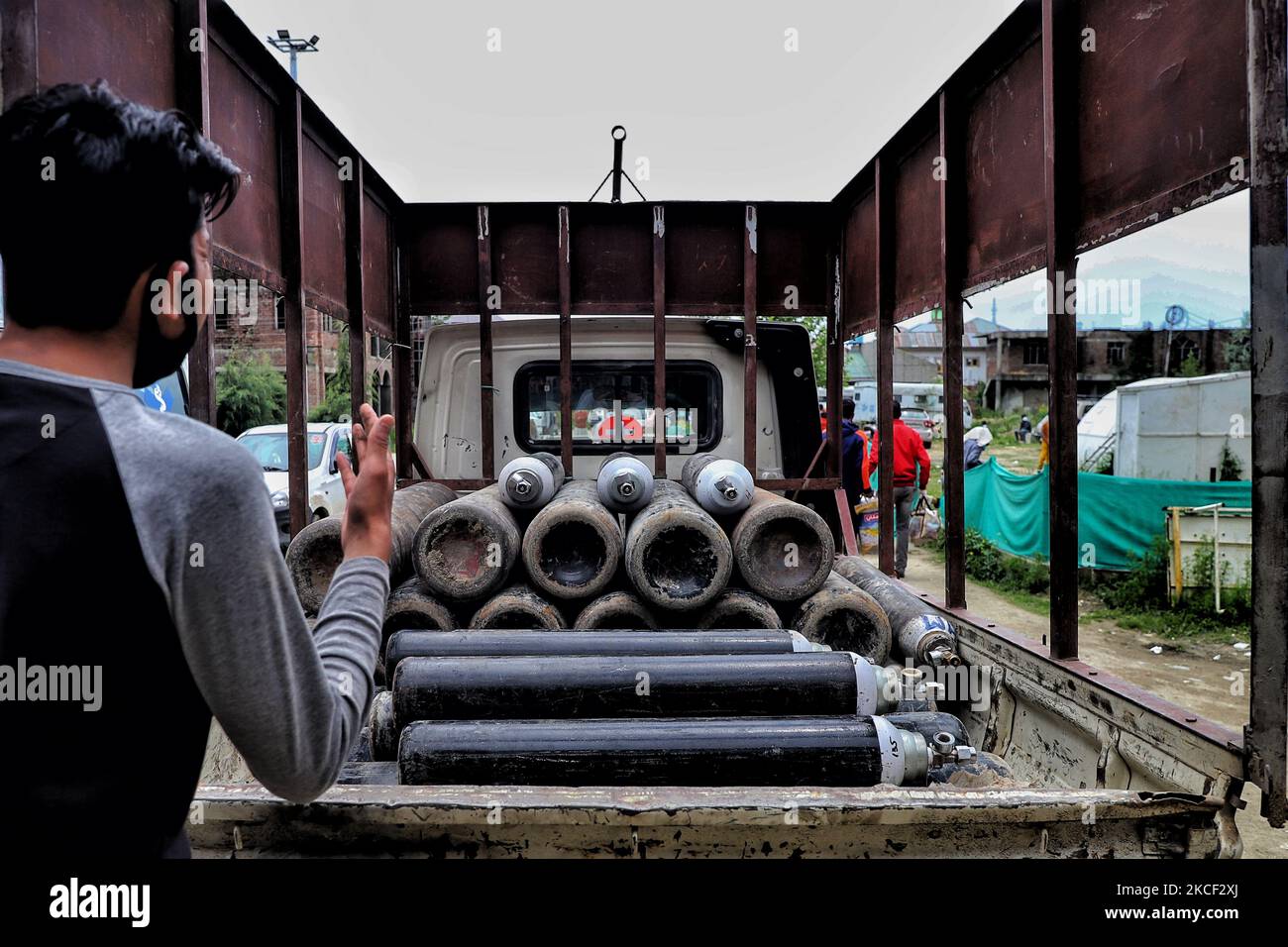Empty oxygen cylinders hi-res stock photography and images - Alamy