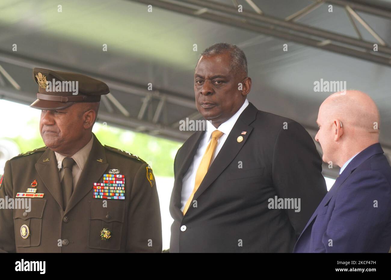 U.S. Defense Secretary Lloyd Austin spoke to about 1,000 West Point ...