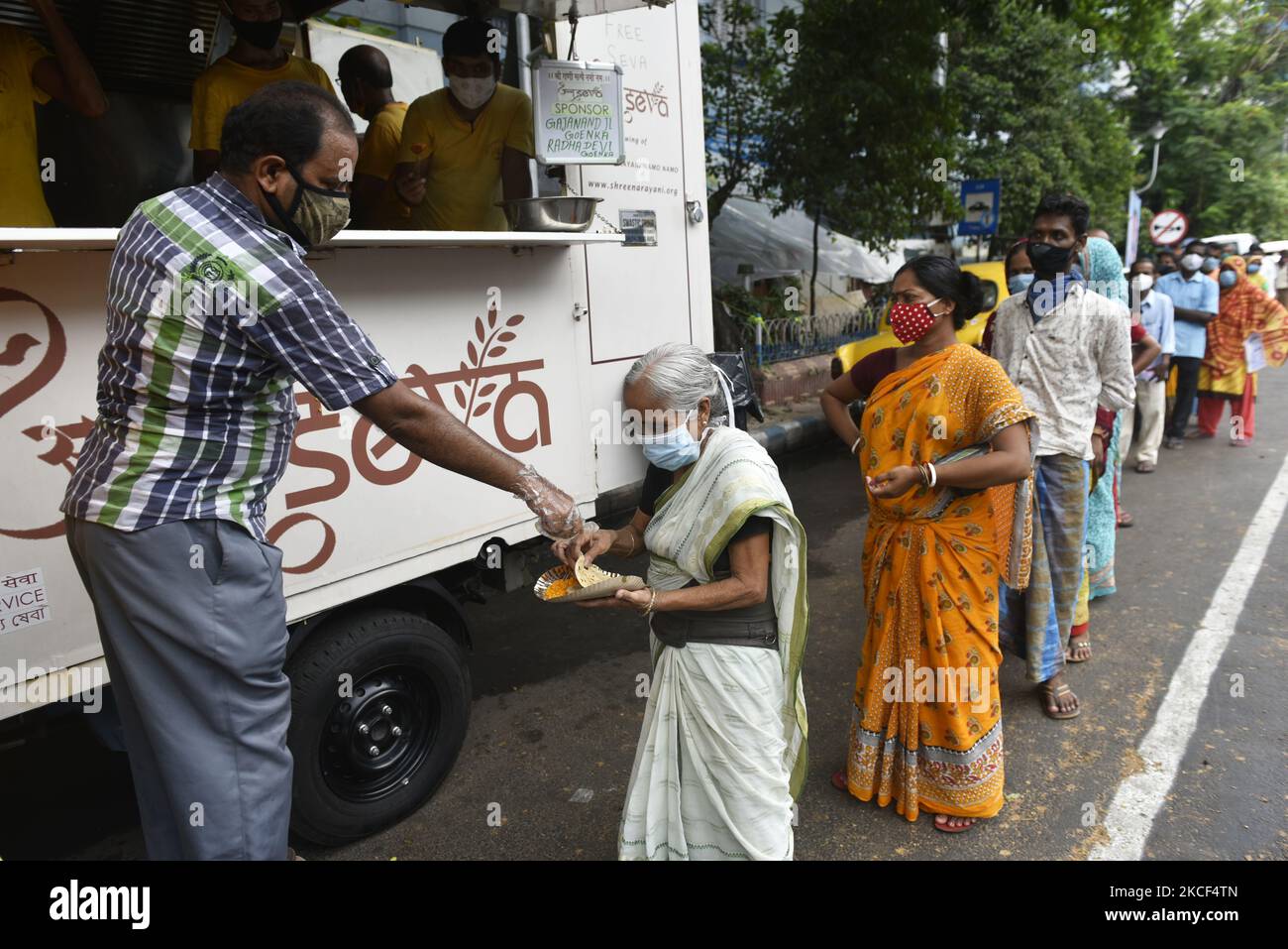 Free food distribution to the poor family members amid Coronavirus ...
