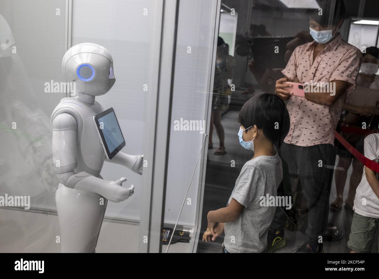 Robot exhibition science museum hi-res stock photography and images - Alamy