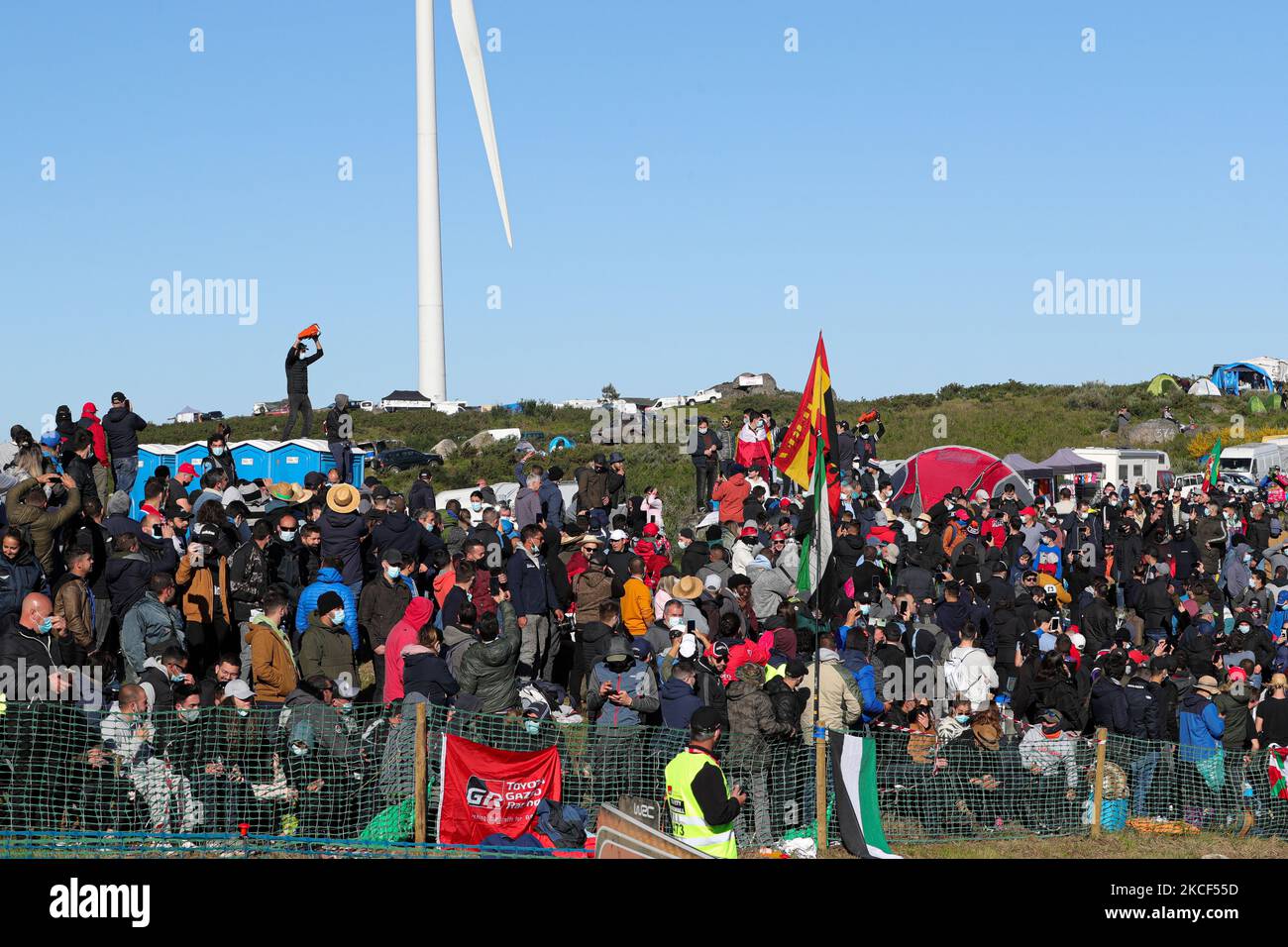 The crowd enjoy the atmosphere during the SS18 - Fafe 1 of the WRC ...