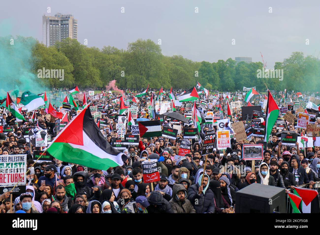 Free Palestine protestors march from Enbankment to Hyde Park, after ...