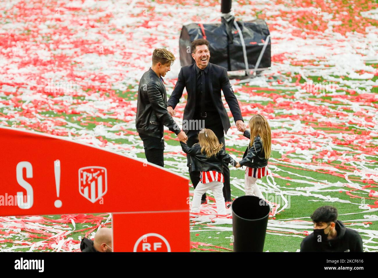 Diego simeone la liga trophy hi-res stock photography and images - Alamy