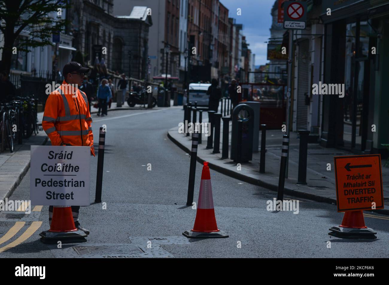 Coronavirus traffic signs dublin hi-res stock photography and images ...