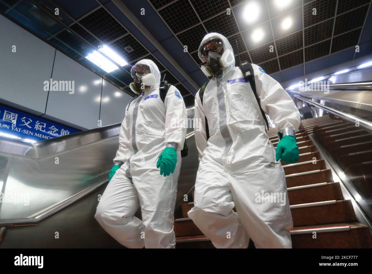 Chemical troops under the Taiwan Ministry of National Defense disinfect ...