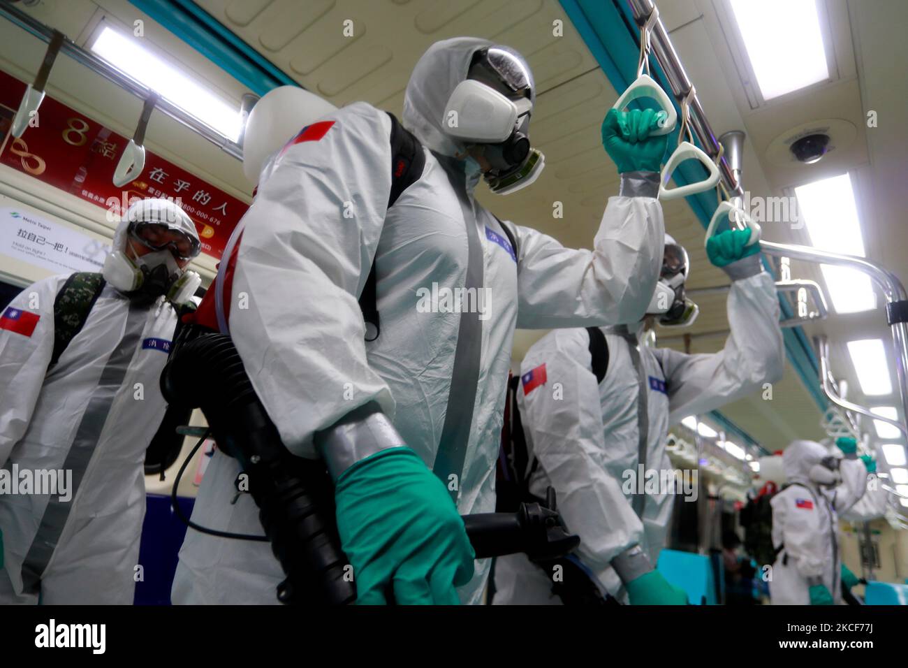 Chemical troops under the Taiwan Ministry of National Defense disinfect ...