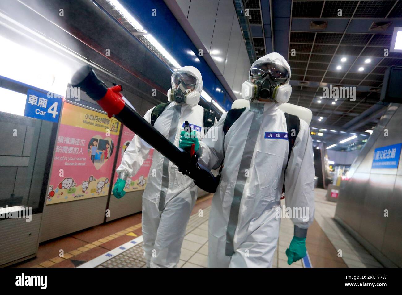 Chemical troops under the Taiwan Ministry of National Defense disinfect ...
