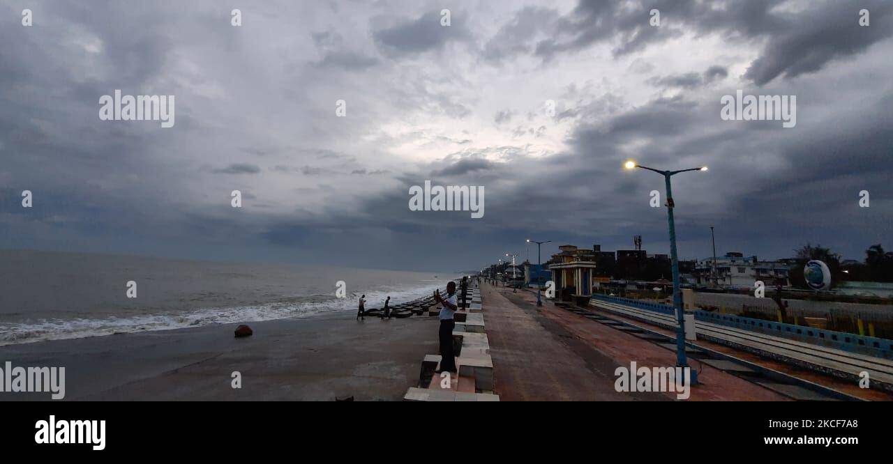 The Bay of Bengal sea over flowing in dry land as Cyclone Yaas barrels ...