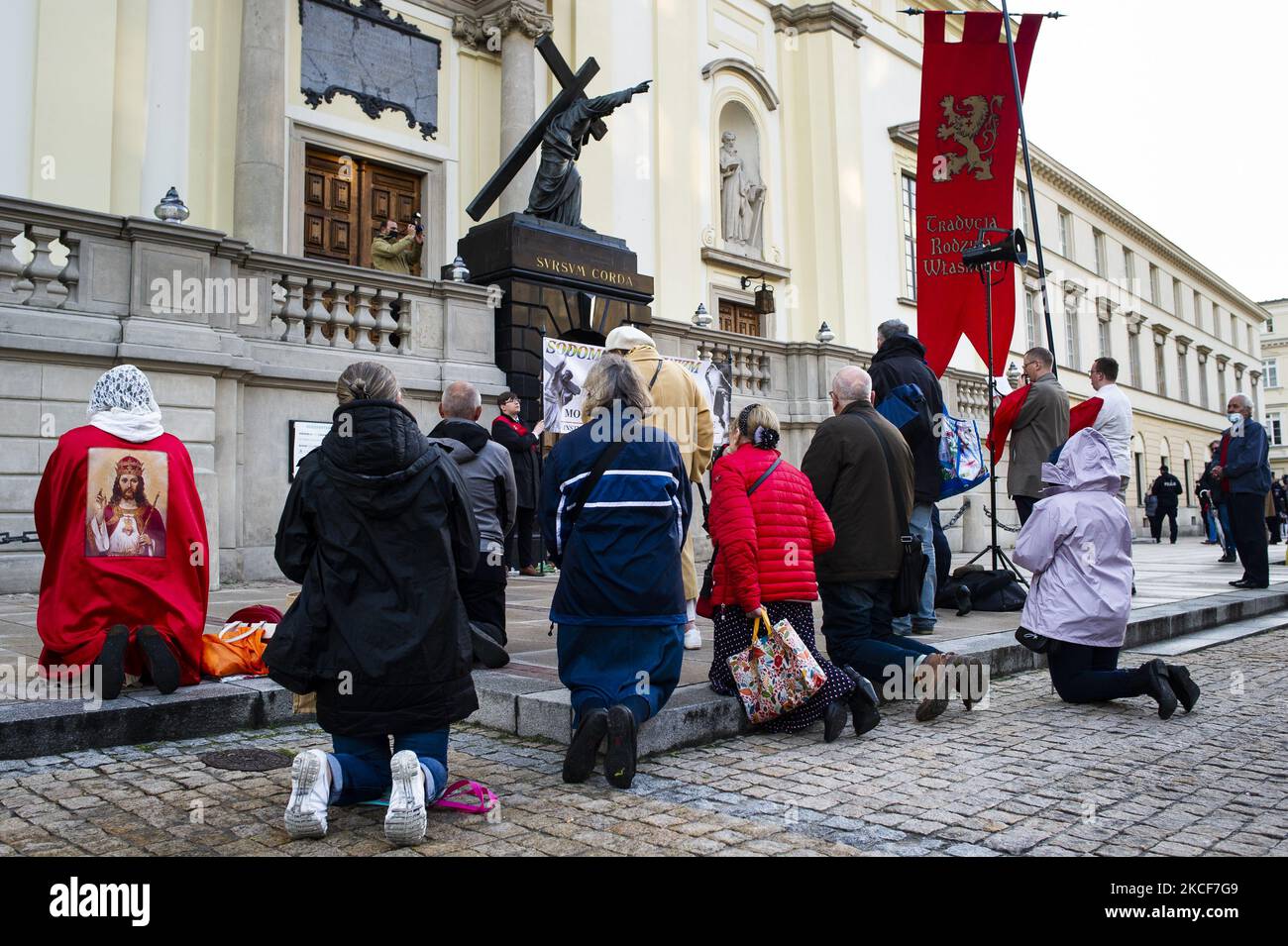 Lezenie krzyzem hi-res stock photography and images - Alamy
