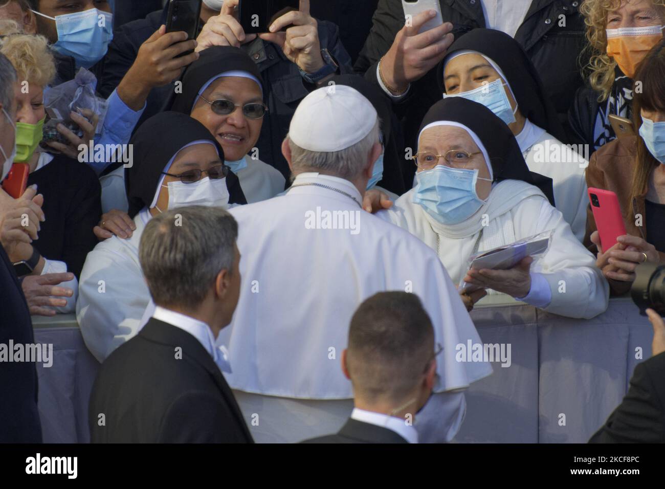 Pope Francis salutes faithful as he leaves San Damaso Courtyard at the ...