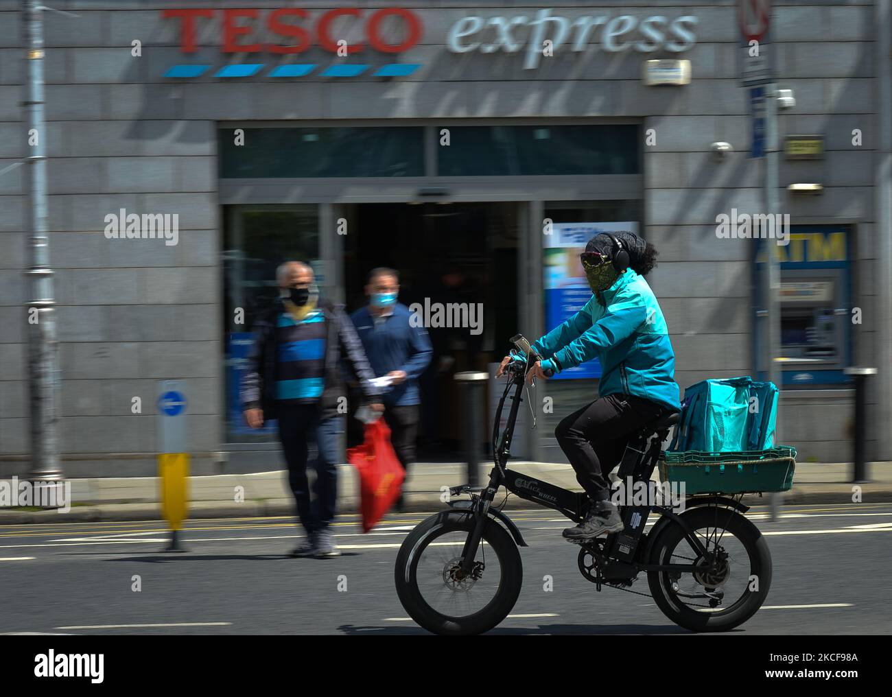 Deliveroo currier hi-res stock photography and images - Alamy