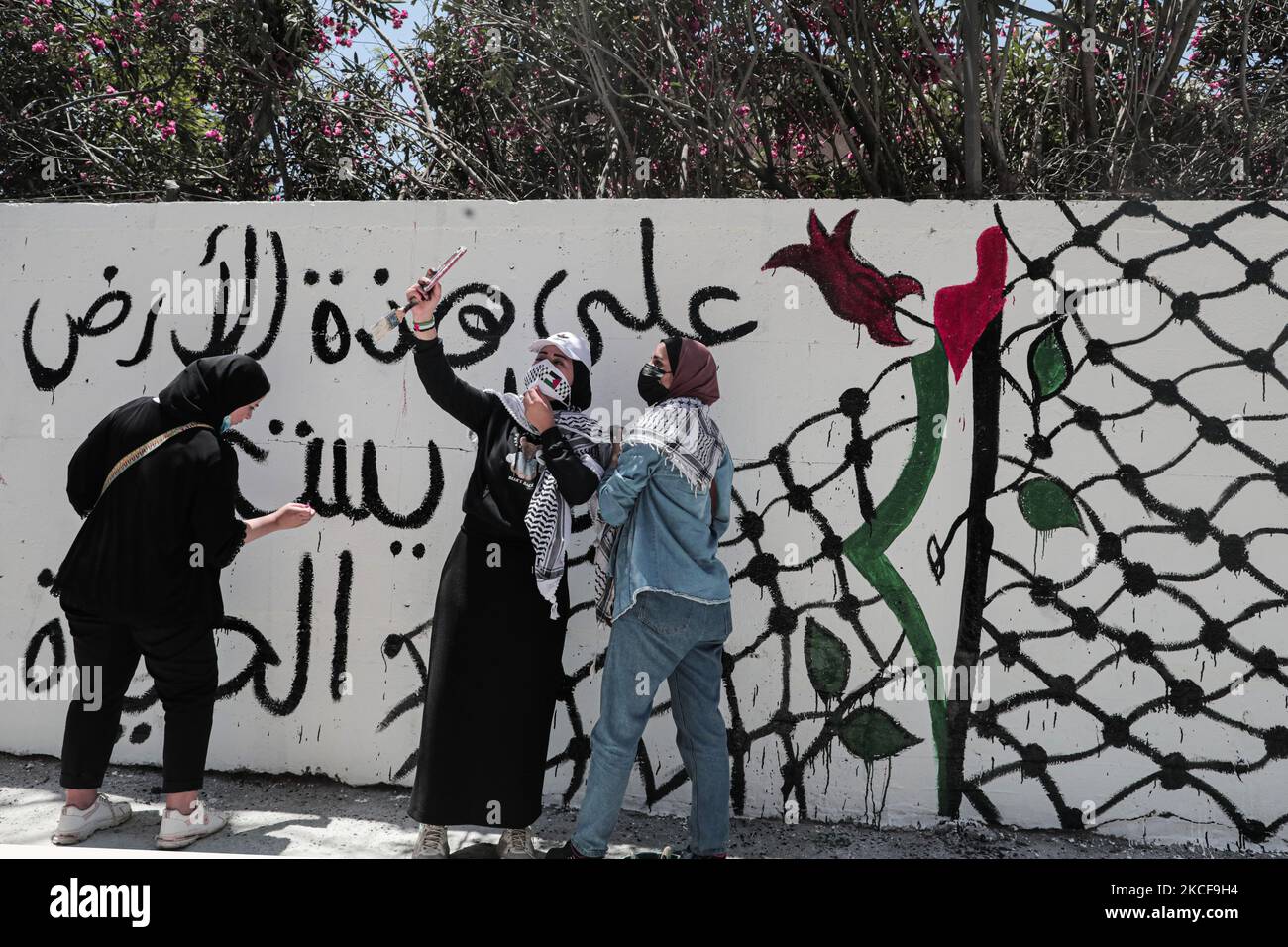 Palestinian artists paint and write words on the walls for Palestine ...