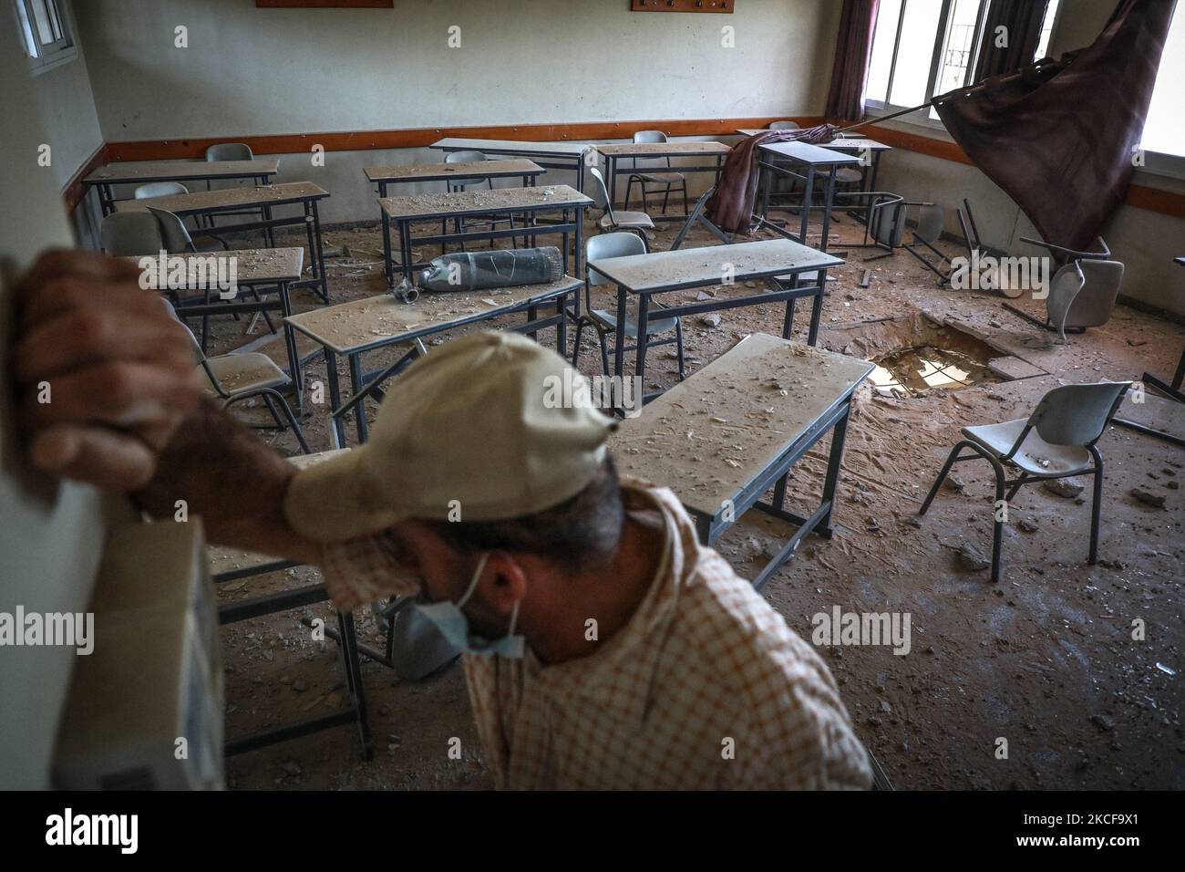 Overcrowded classroom hi-res stock photography and images - Alamy