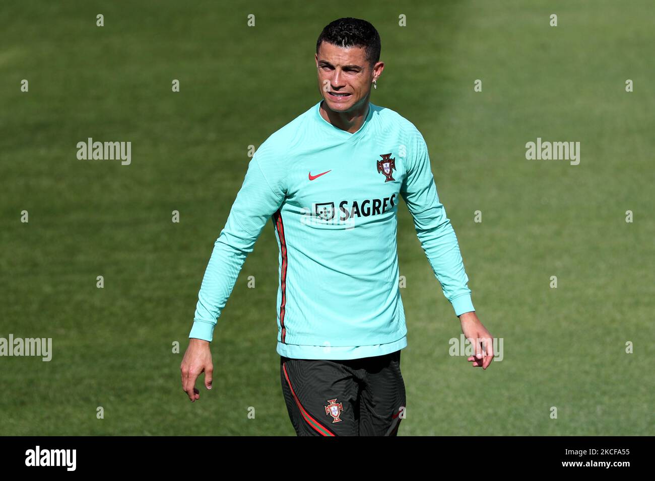 Portugals forward cristiano ronaldo hi-res stock photography and images ...