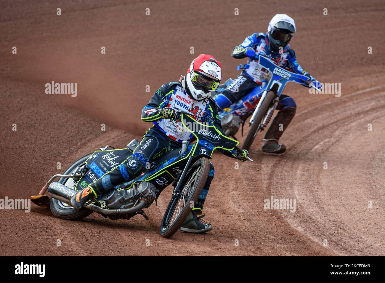 Freddy Hodder (Red) leads Jody Scott (White) during the British Junior ...
