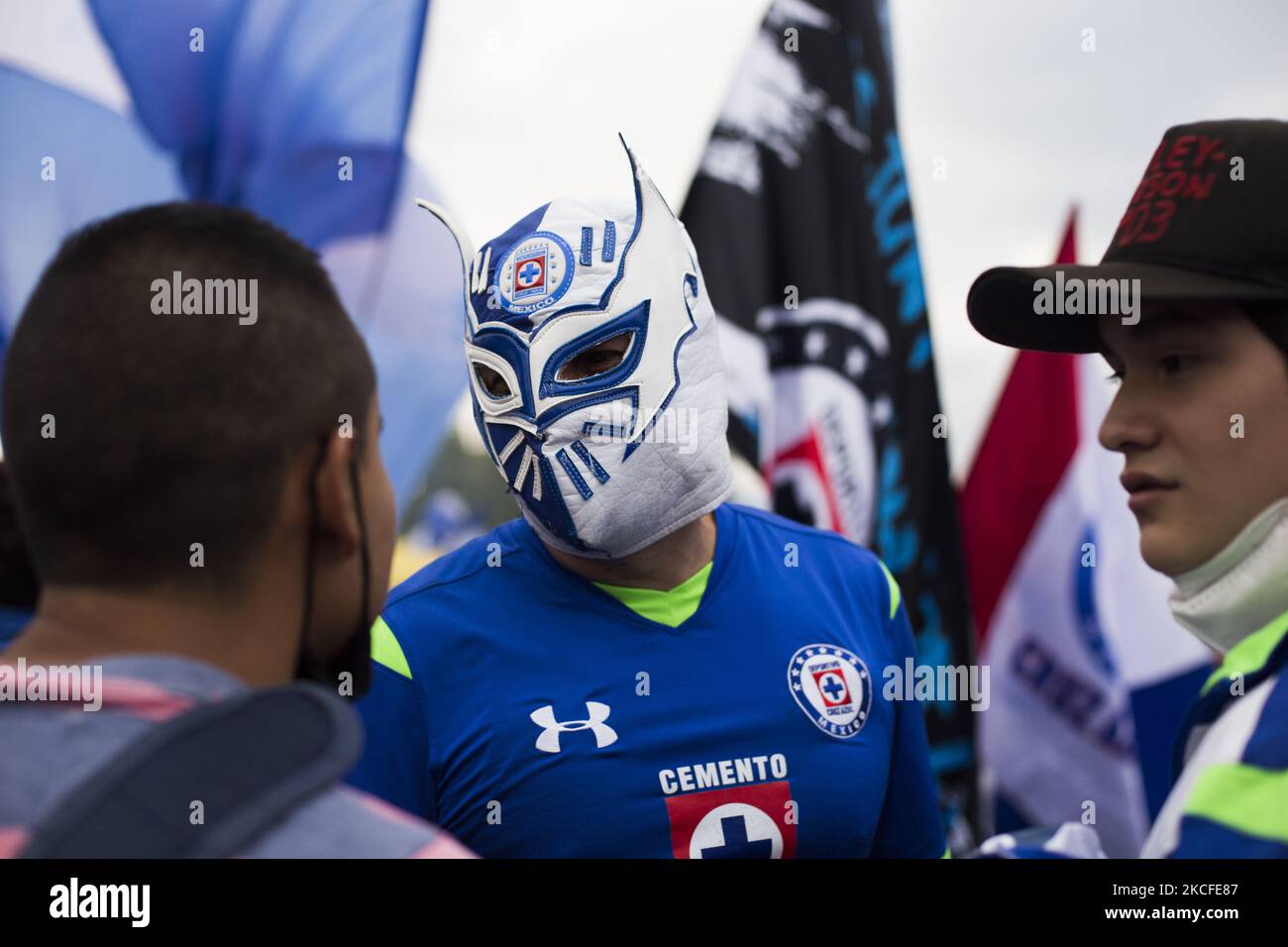Triumph cruz azul hi-res stock photography and images - Alamy