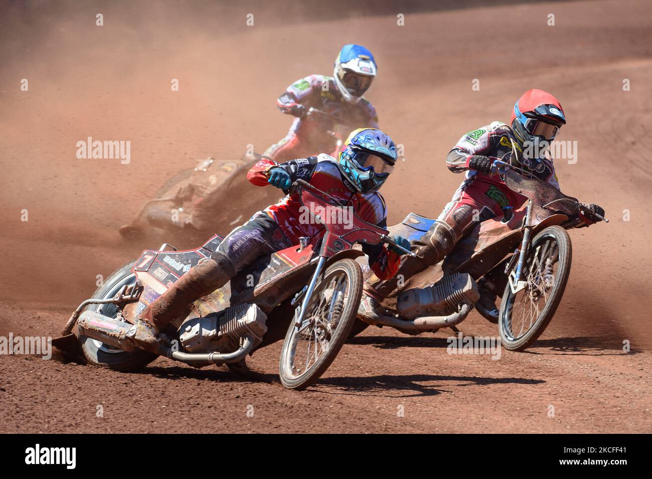 Ulrich Ostergaard (Yellow) outside Brady Kurtz (Red) and Richie Worrall ...