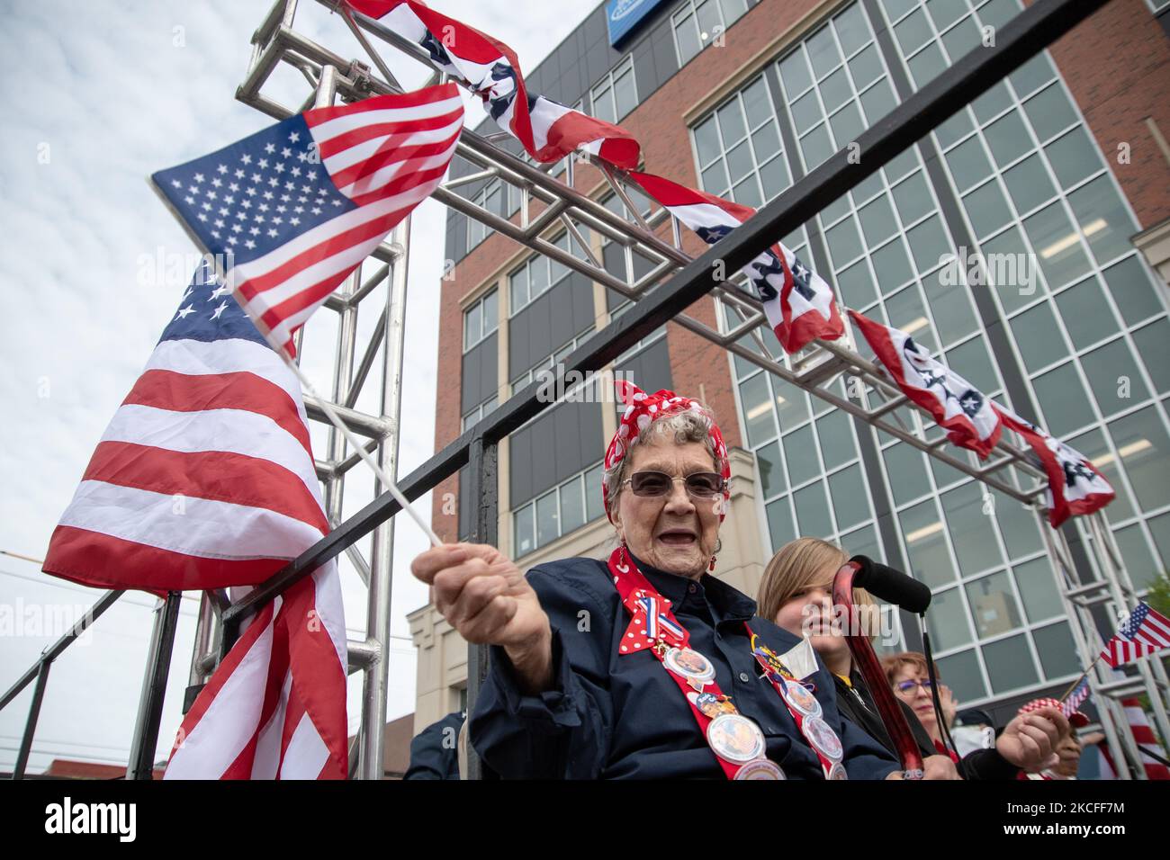 Memorial day parade float hi-res stock photography and images - Alamy