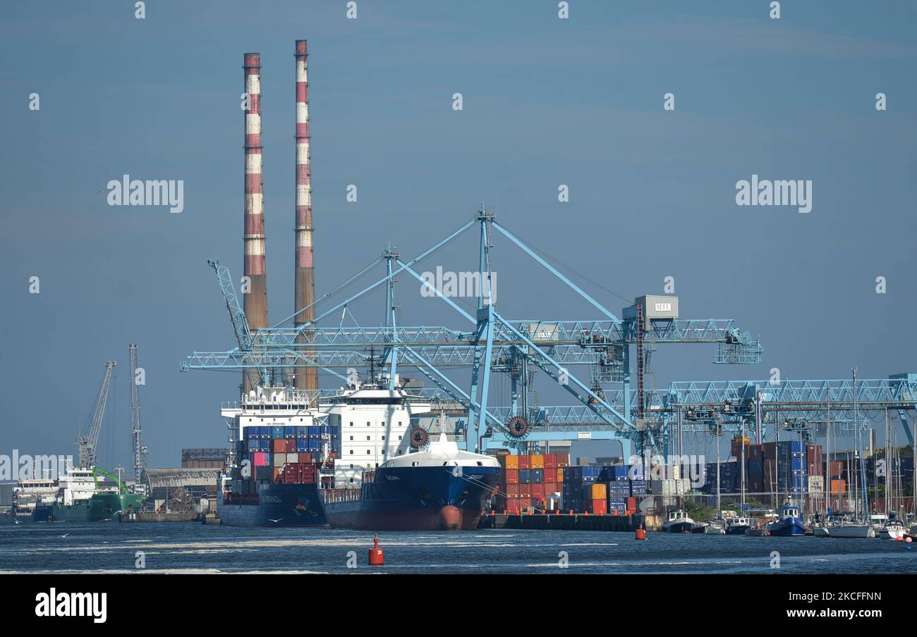 View of Dublin's container terminal in Port Port with Poolberg ...