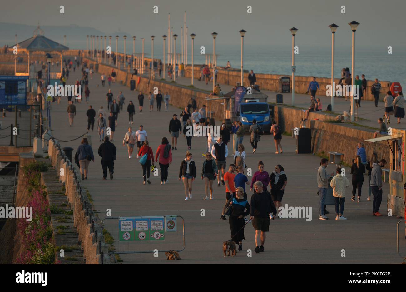 Crowded dun laoghaire east pier hi-res stock photography and images - Alamy
