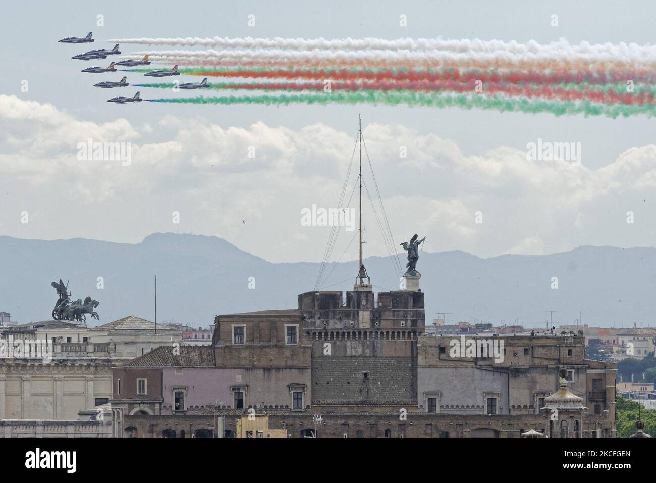 The Italian three-color special air force acrobatic team "Frecce ...