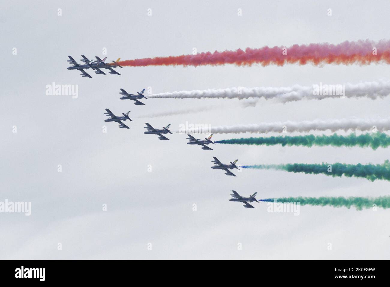 The Italian three-color special air force acrobatic team "Frecce ...