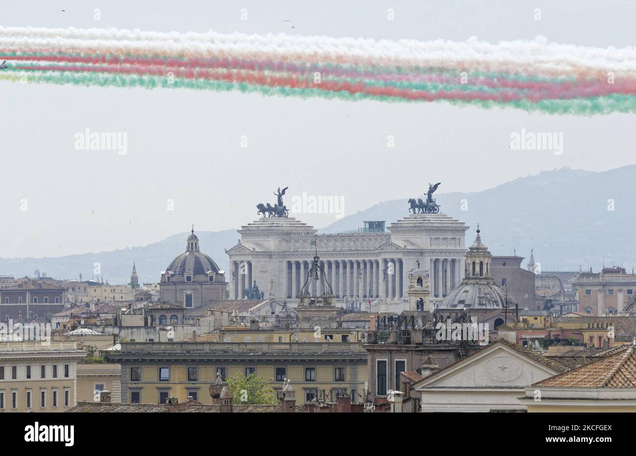 The Italian three-color special air force acrobatic team "Frecce ...