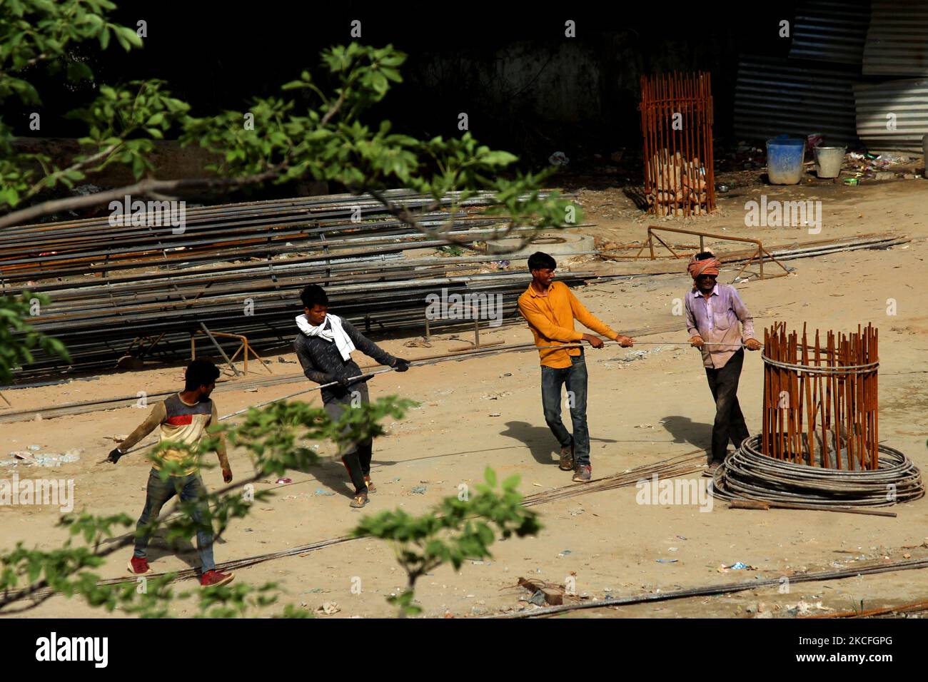 Labourers working at a construction site during the unlocking process ... Labourers working at a construction site during the unlocking process ...