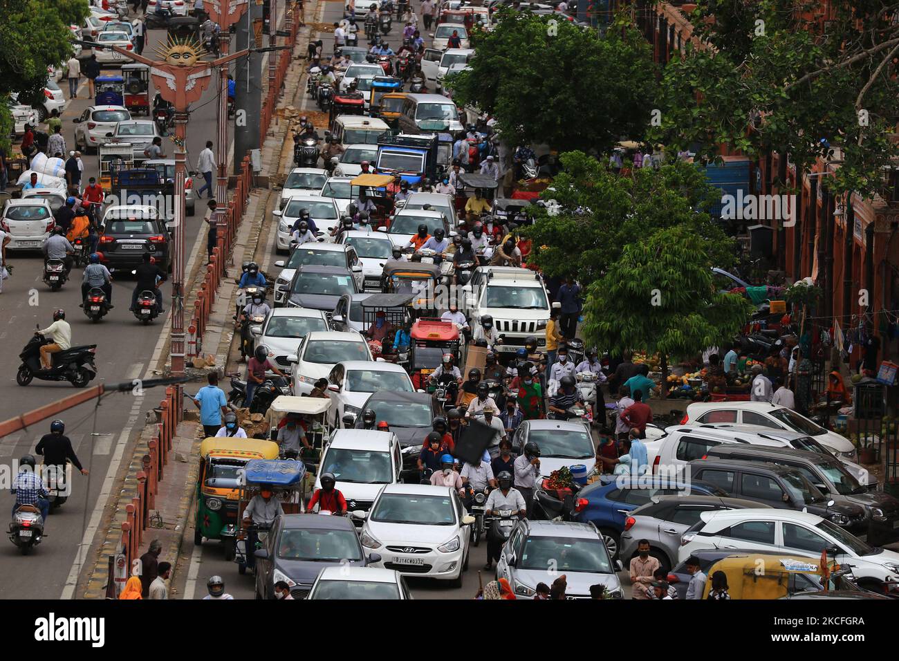 Heavy traffic at Johari Bazar after unlocking of COVID-19 lockdown ...