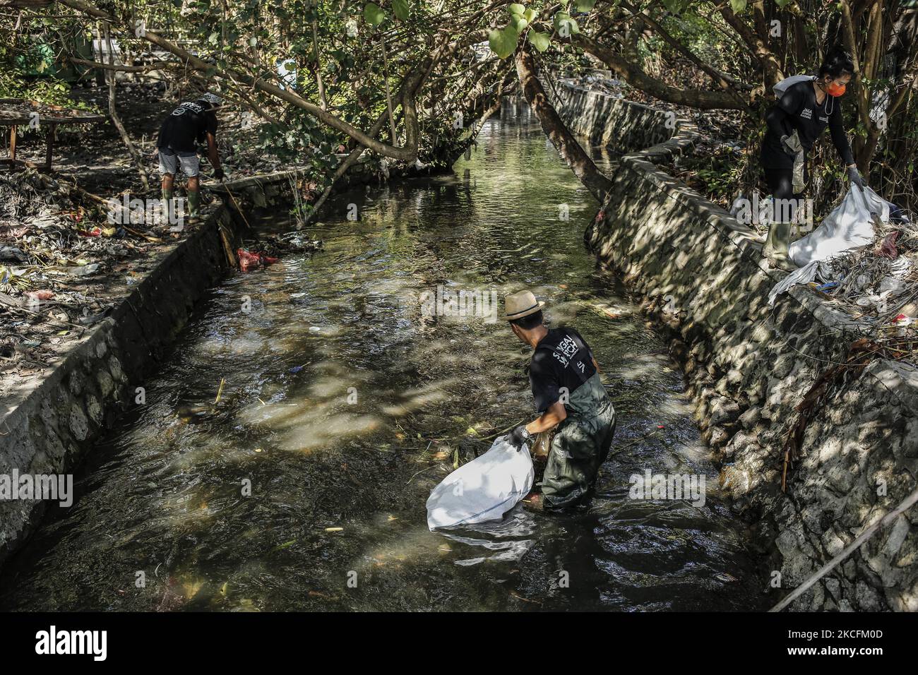 Volunteers of Sungai Watch take part in cleaning river canal from ...