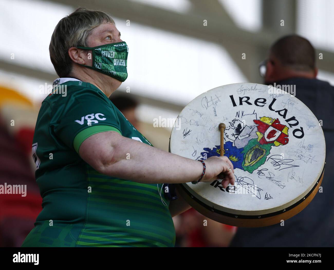 London irish fan hi-res stock photography and images - Alamy
