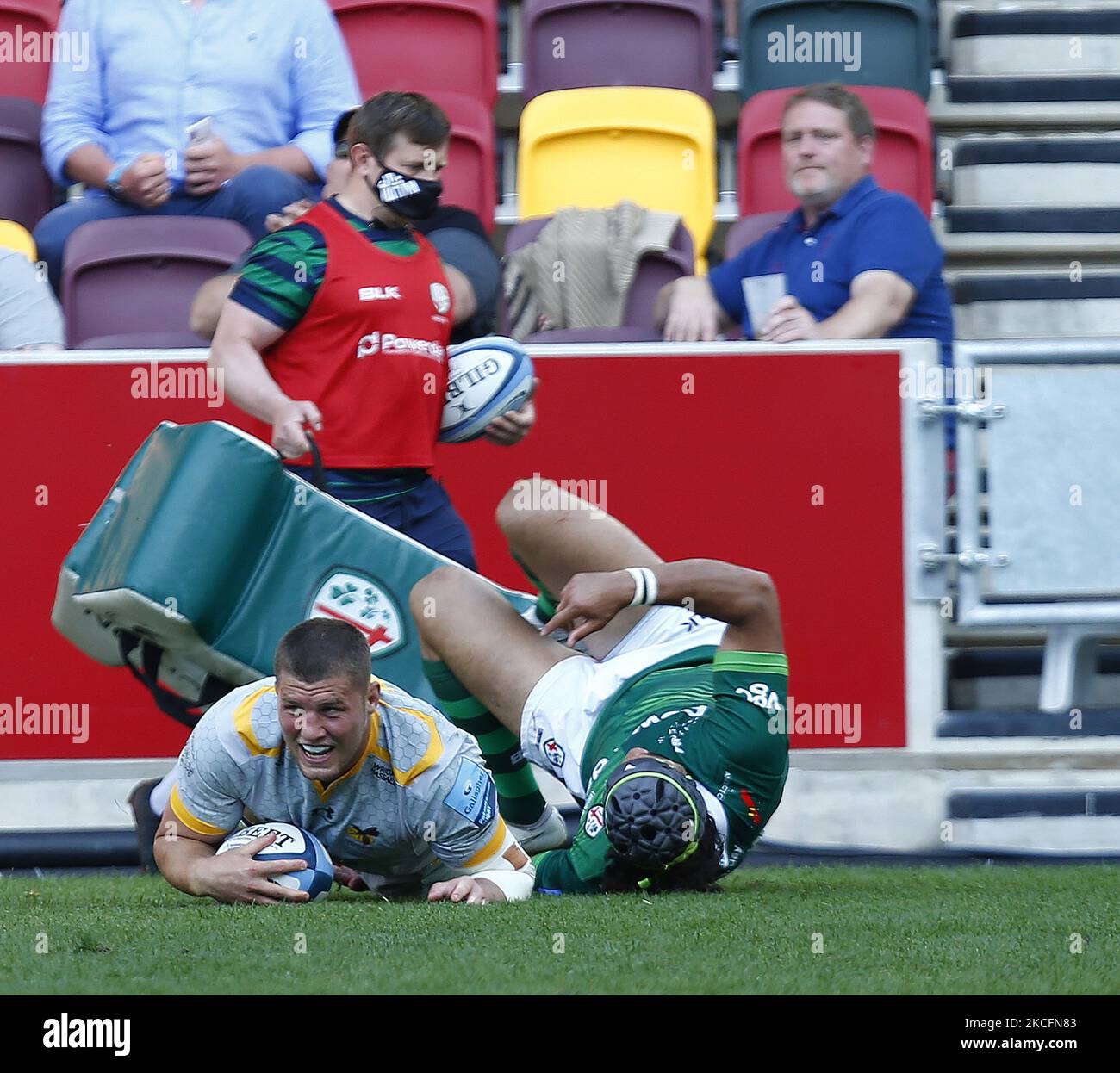 Tom Willis of Wasps RFC goes over for his first Try during Gallagher ...