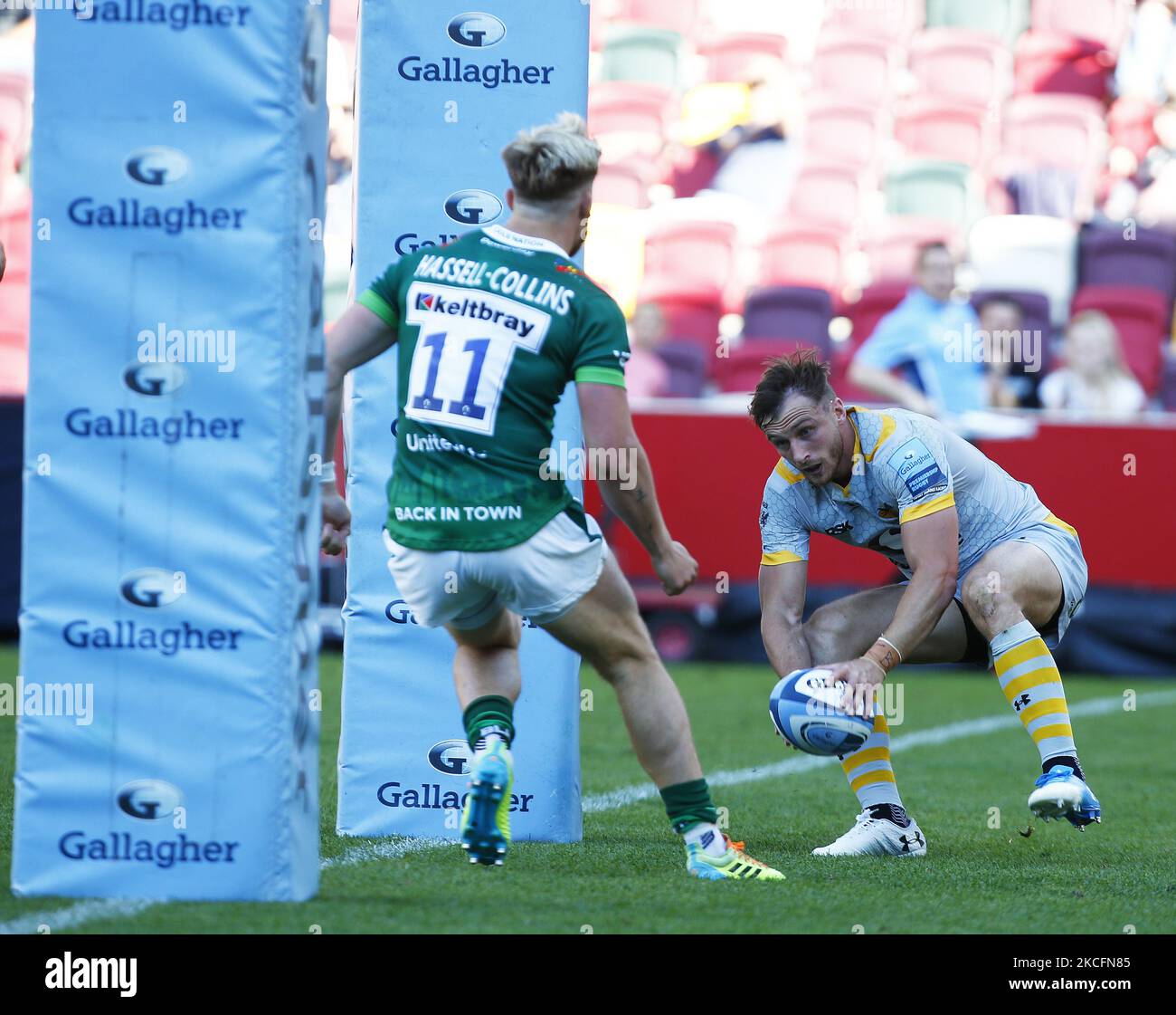 Josh Bassett of Wasps RFC goes over for his Try during Gallagher ...