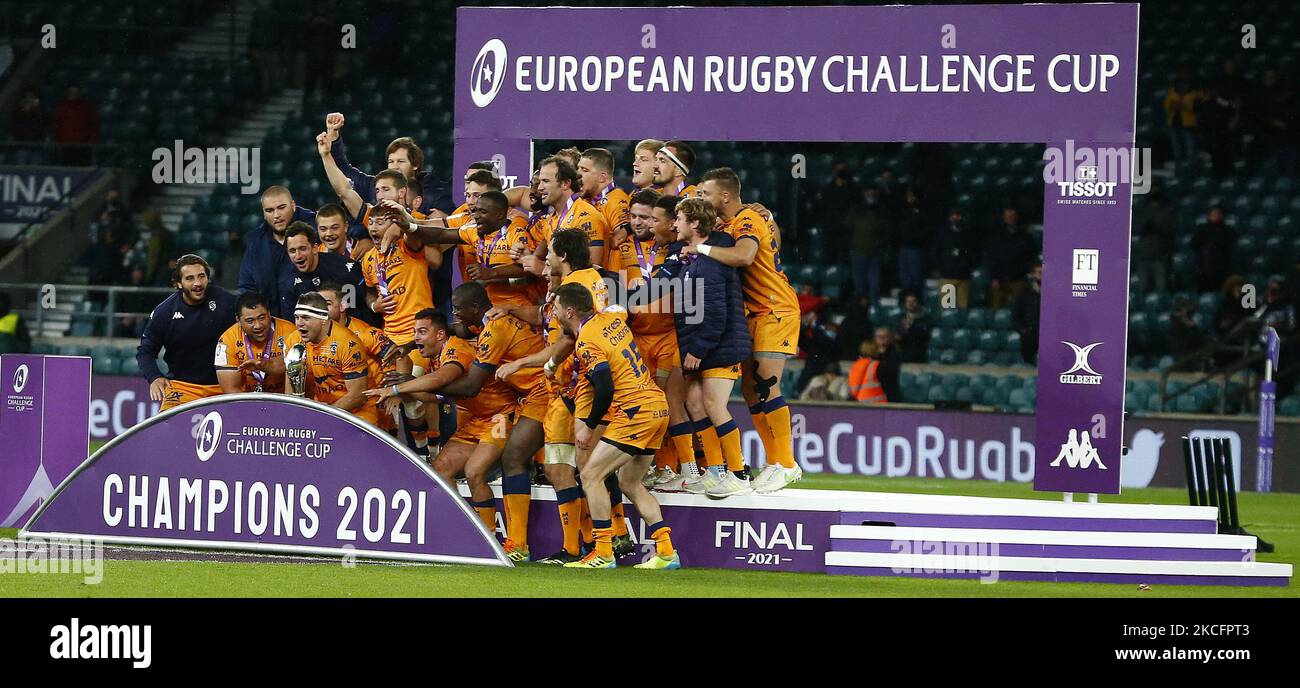 Winning team sport hi-res stock photography and images - Alamy