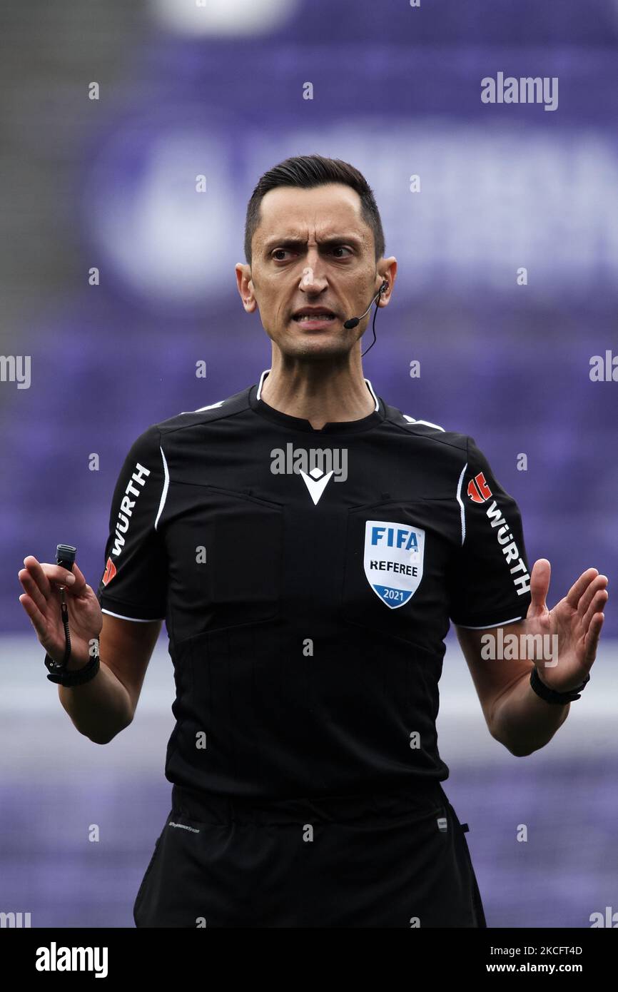 Referee Jose Maria Sanchez Martinez gestures during the La Liga ...