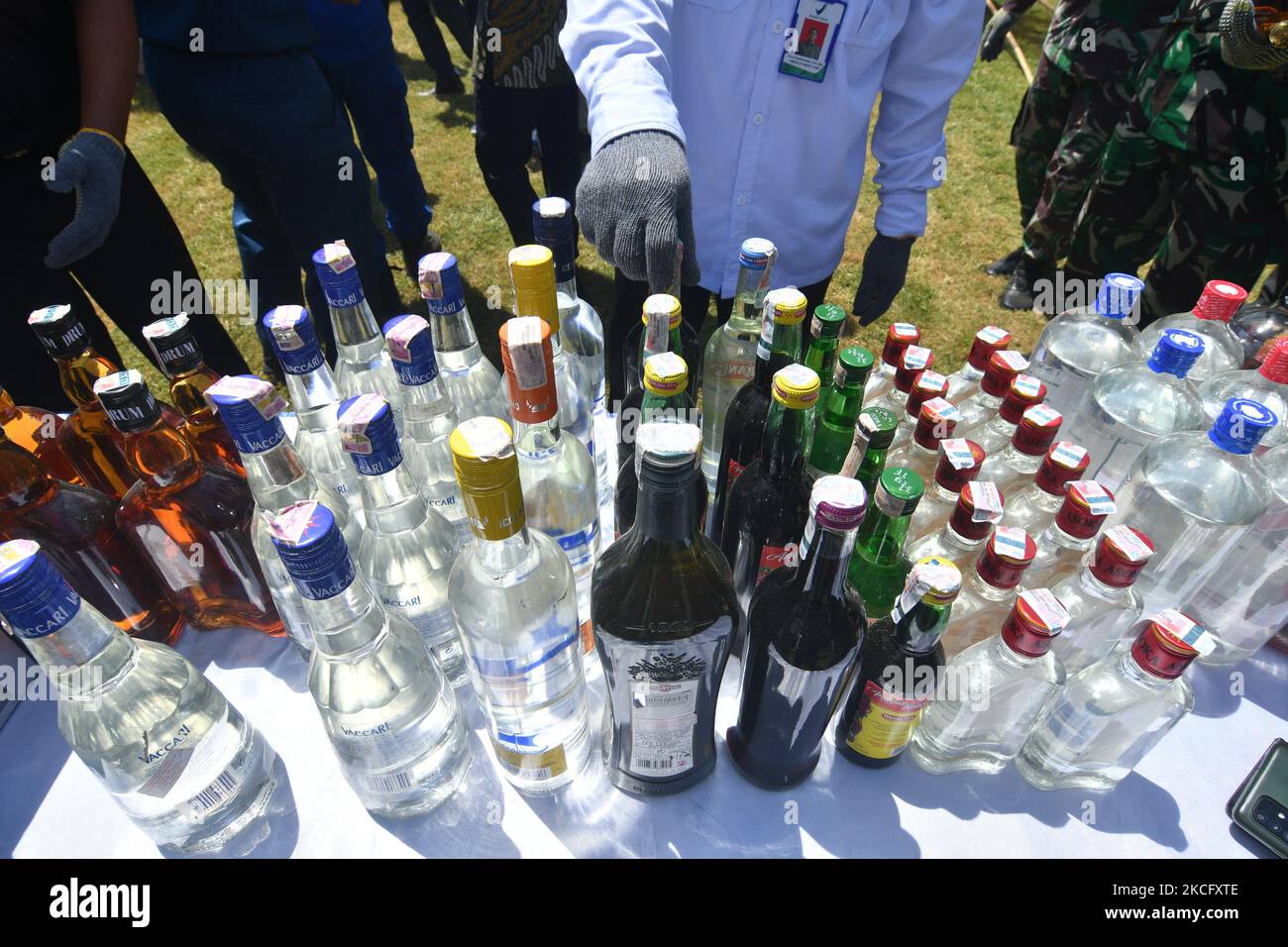 Pantoloan customs supervision hi-res stock photography and images - Alamy