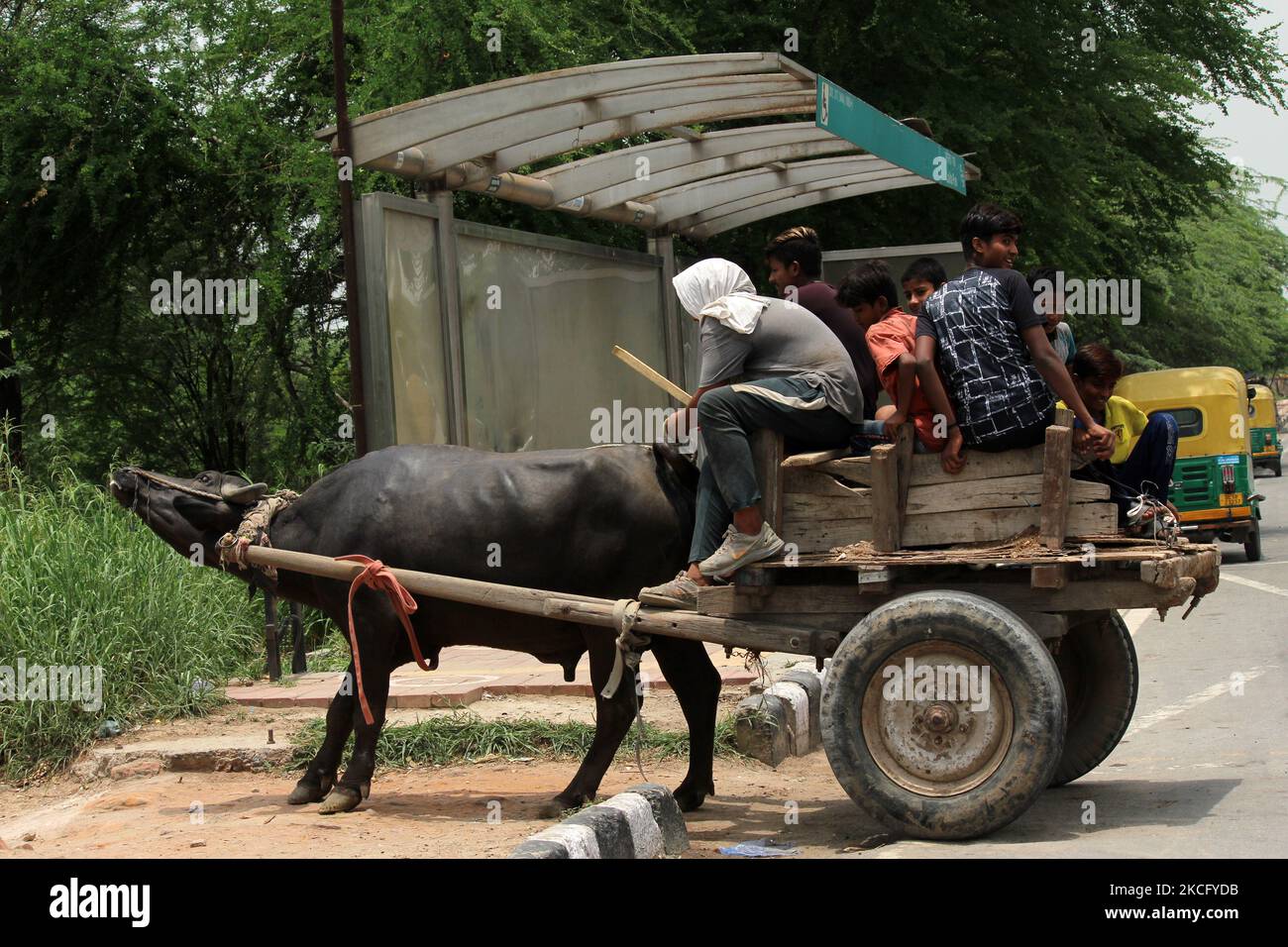 Cart work labour hi-res stock photography and images - Alamy