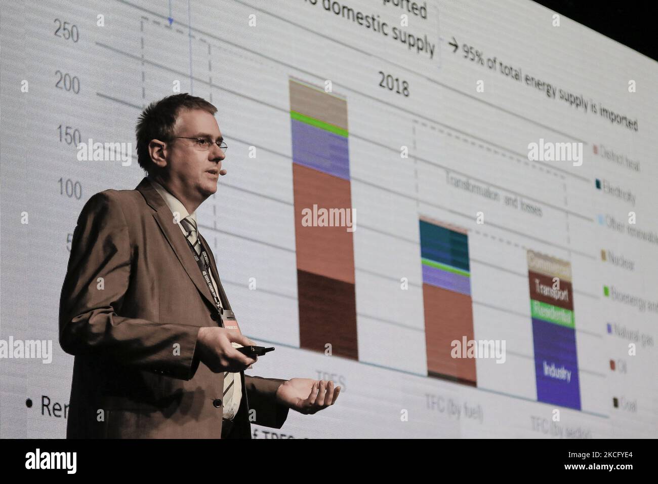 Dirk Henkensmeier of Principal researcher of KIST hold lecture about ...