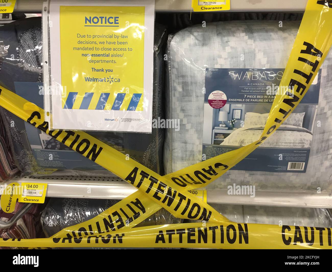 Stores shopping chinese pharmacy hi-res stock photography and images ...