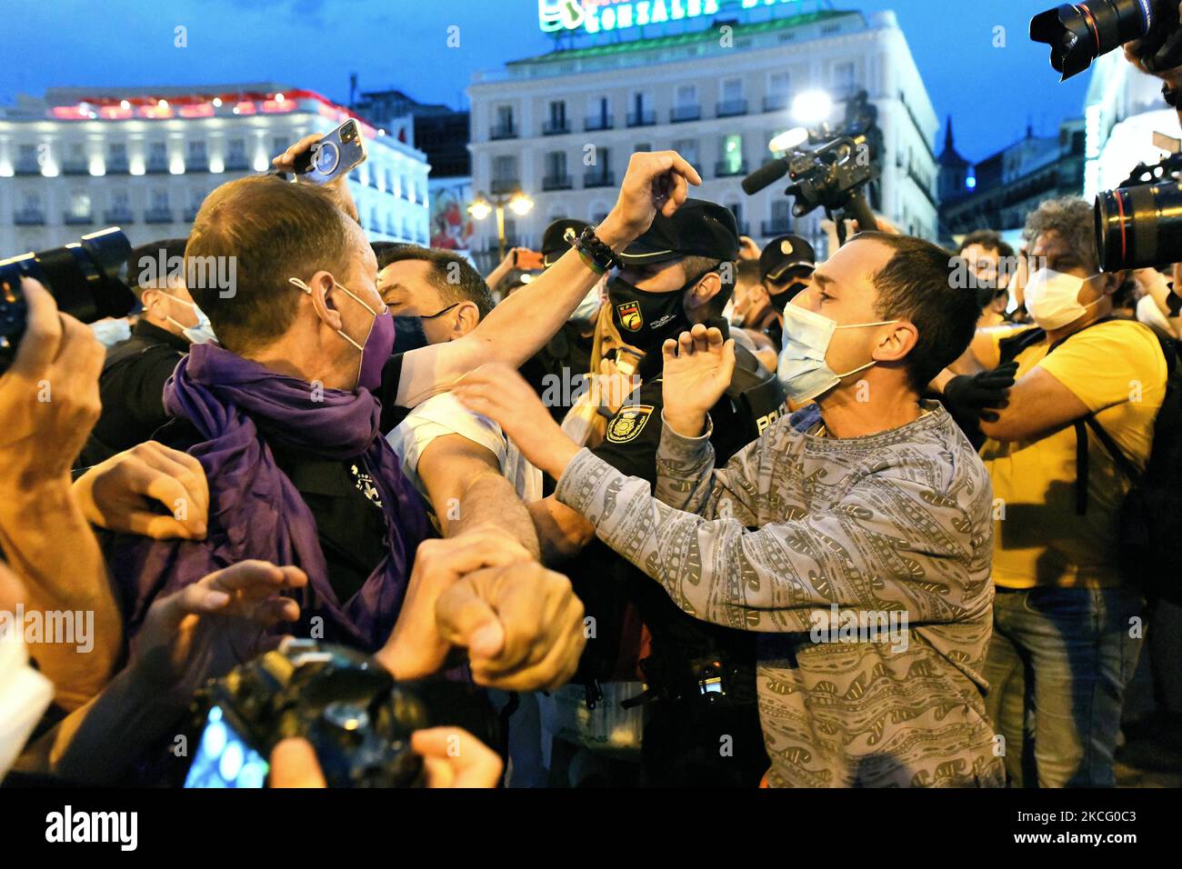 Media sympathetic to the extreme right are expelled by demonstrators ...