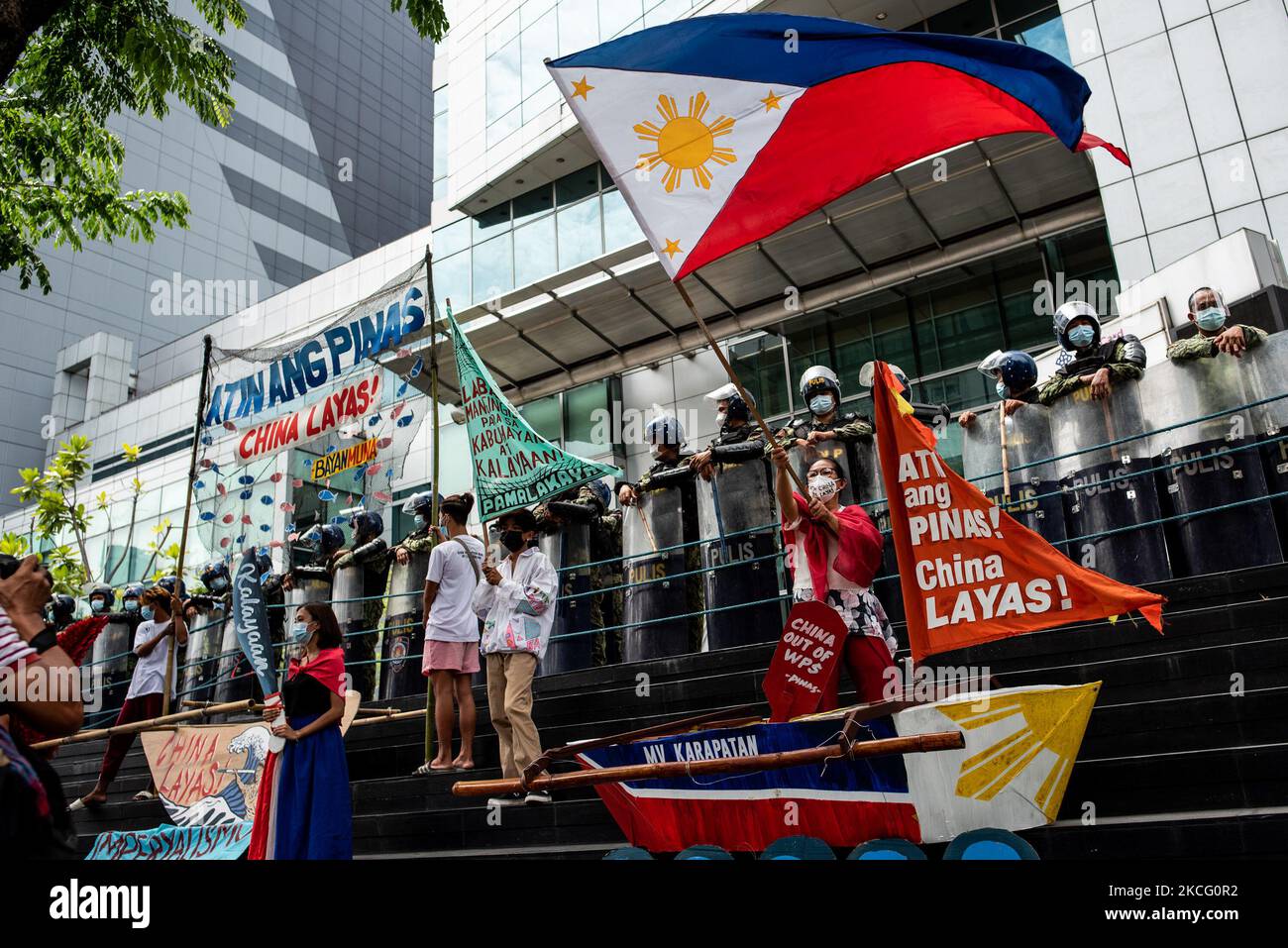 Protesters wearing face masks as protection against the COVID-19 gather ...