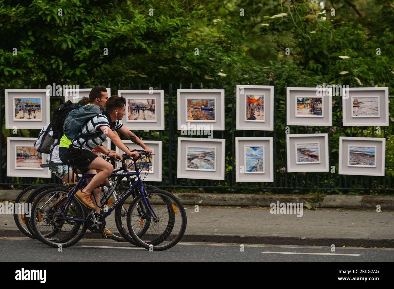 Merrion square painting hi-res stock photography and images - Alamy